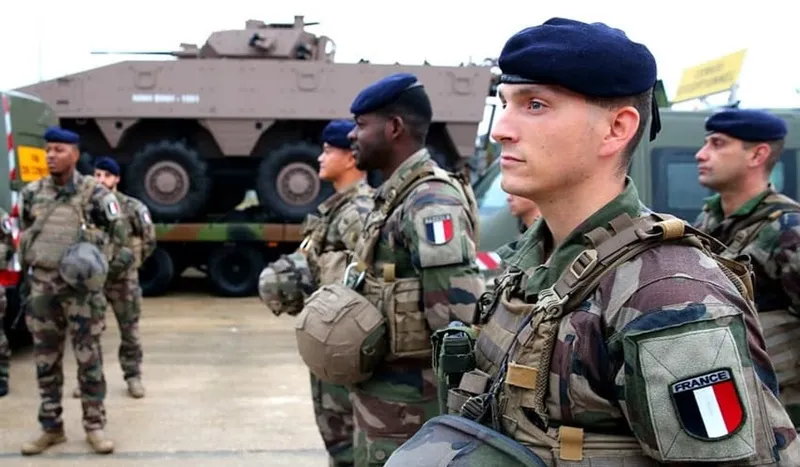 Europe : Les soldats et les jeunes fuient les armées – Eurasia