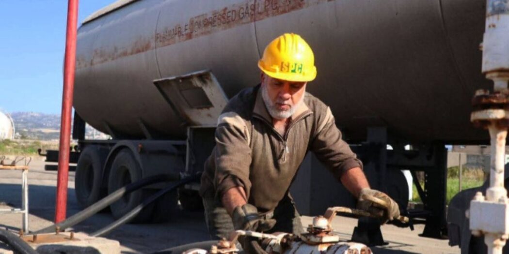 “Syria Petroleum” unloads a gas tanker in Tartus .. Is the crisis over ...